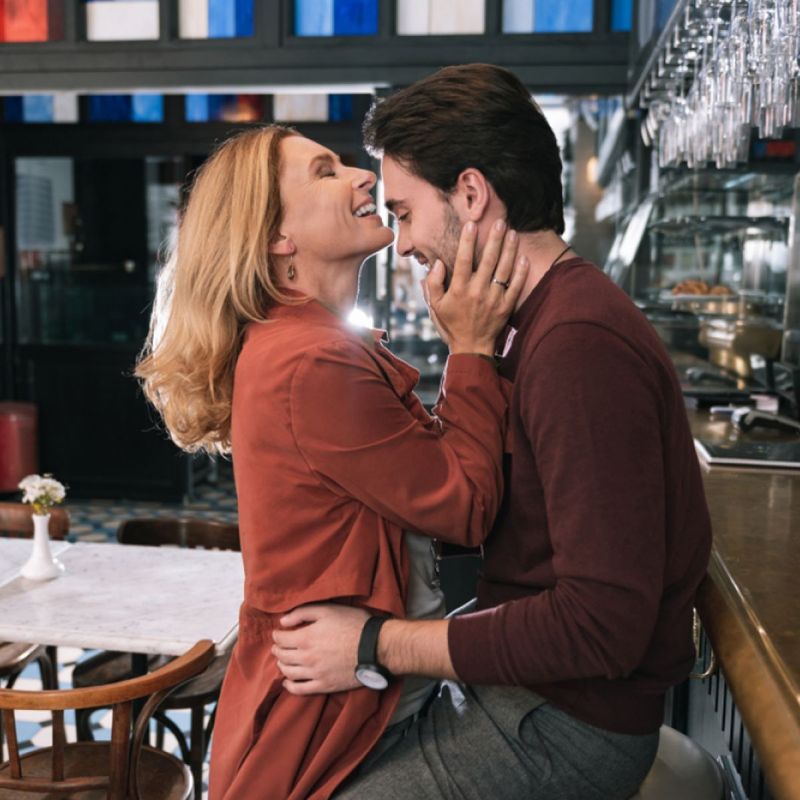 16 Real Reasons Men Are Choosing Older Women More Than Ever - On Your ...